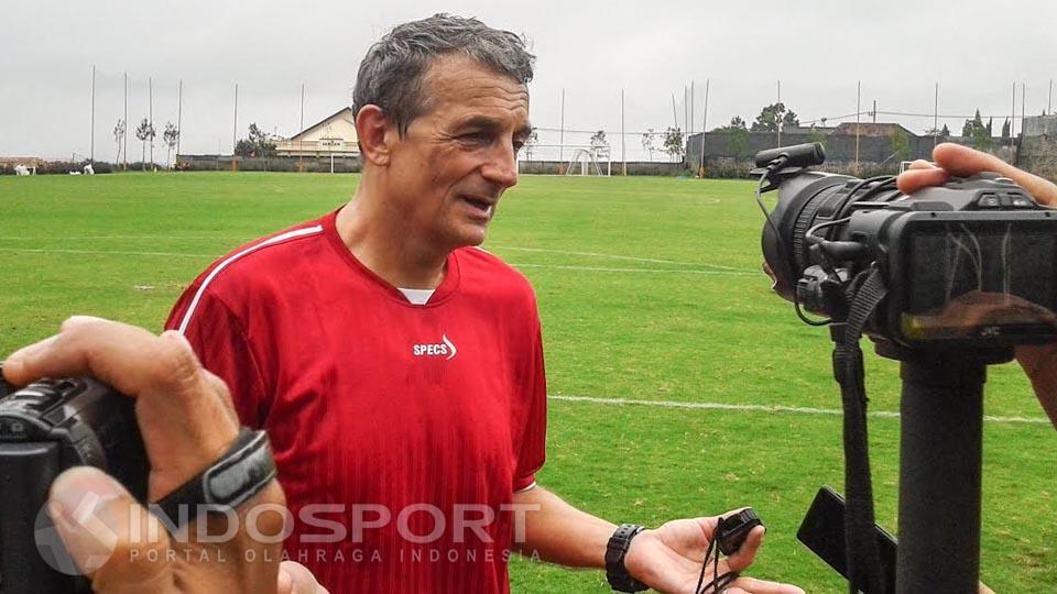 Arema Cronus Tak Mau Intervensi Masalah Wasit - INDOSPORT Arema Cronus Tak Mau Intervensi Masalah Wasit - INDOSPORT